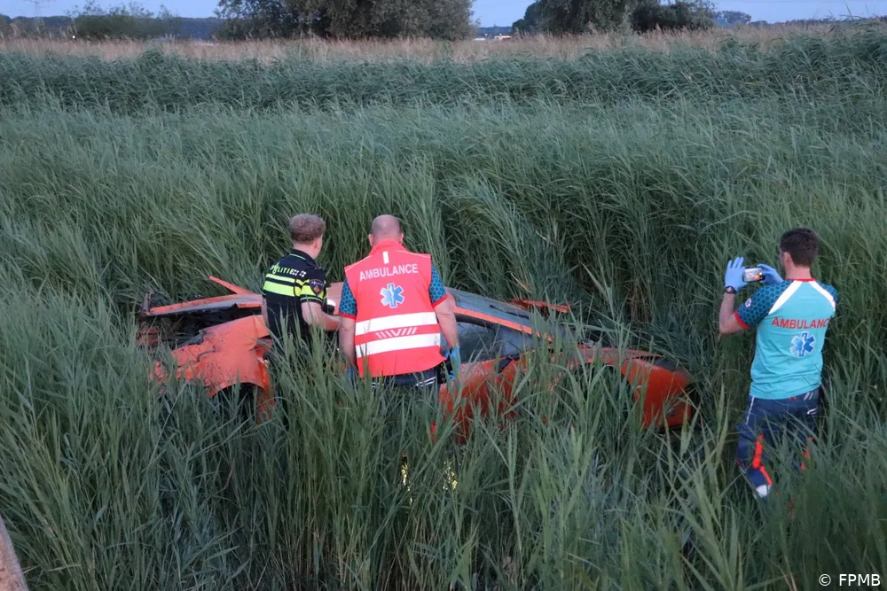 Enorme schade en gewonde bij crash met Lamborghini in Sprang-Capelle